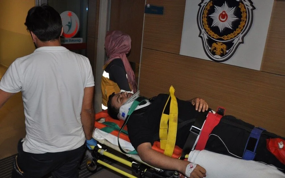 Yaralıya cipin tavanında ilk müdahale